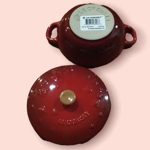 Le Creuset | Dining | Le Creuset Stoneware Star Relief Marmite Plate ...